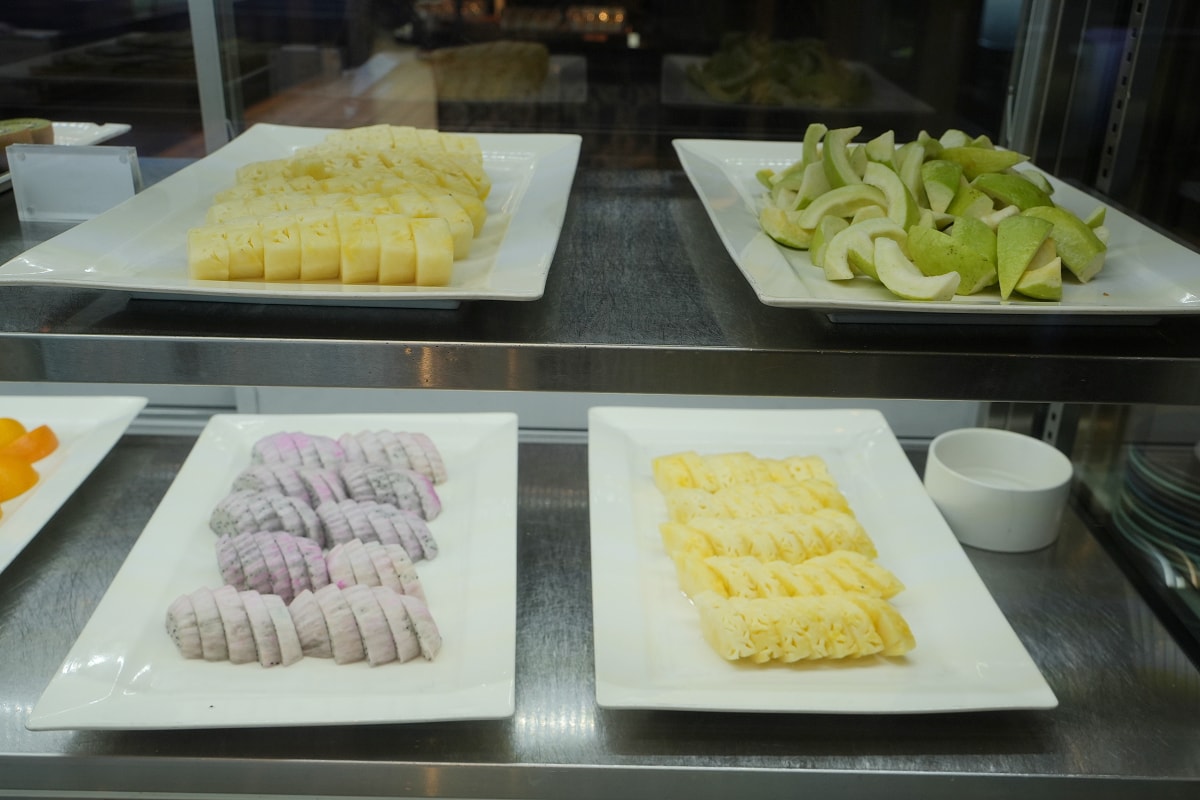 【Cozzi Market 逸·市集】青埔吃到飽餐廳推薦 海邊碼頭市集八大主題餐區全新進化 – 東蛙池塘 DongWa